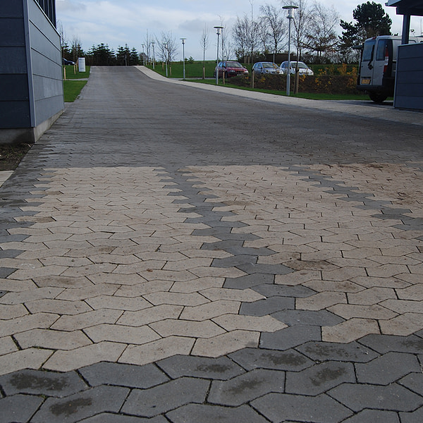 SF-Sten 8 cm Sort / Antracit Håndsten » Staby Fliser & Hegn