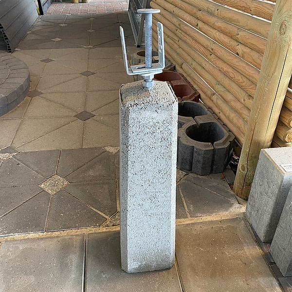 Stolpesten 14x14x64 cm multibeslag » Staby Fliser & Hegn